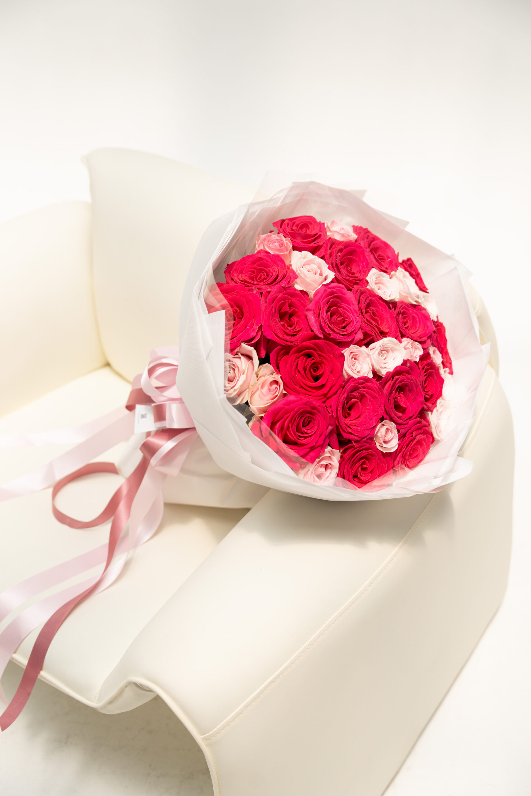 Elegant Pink Duo Rose Bouquet (30 Roses) - Flower Delivery Bkk